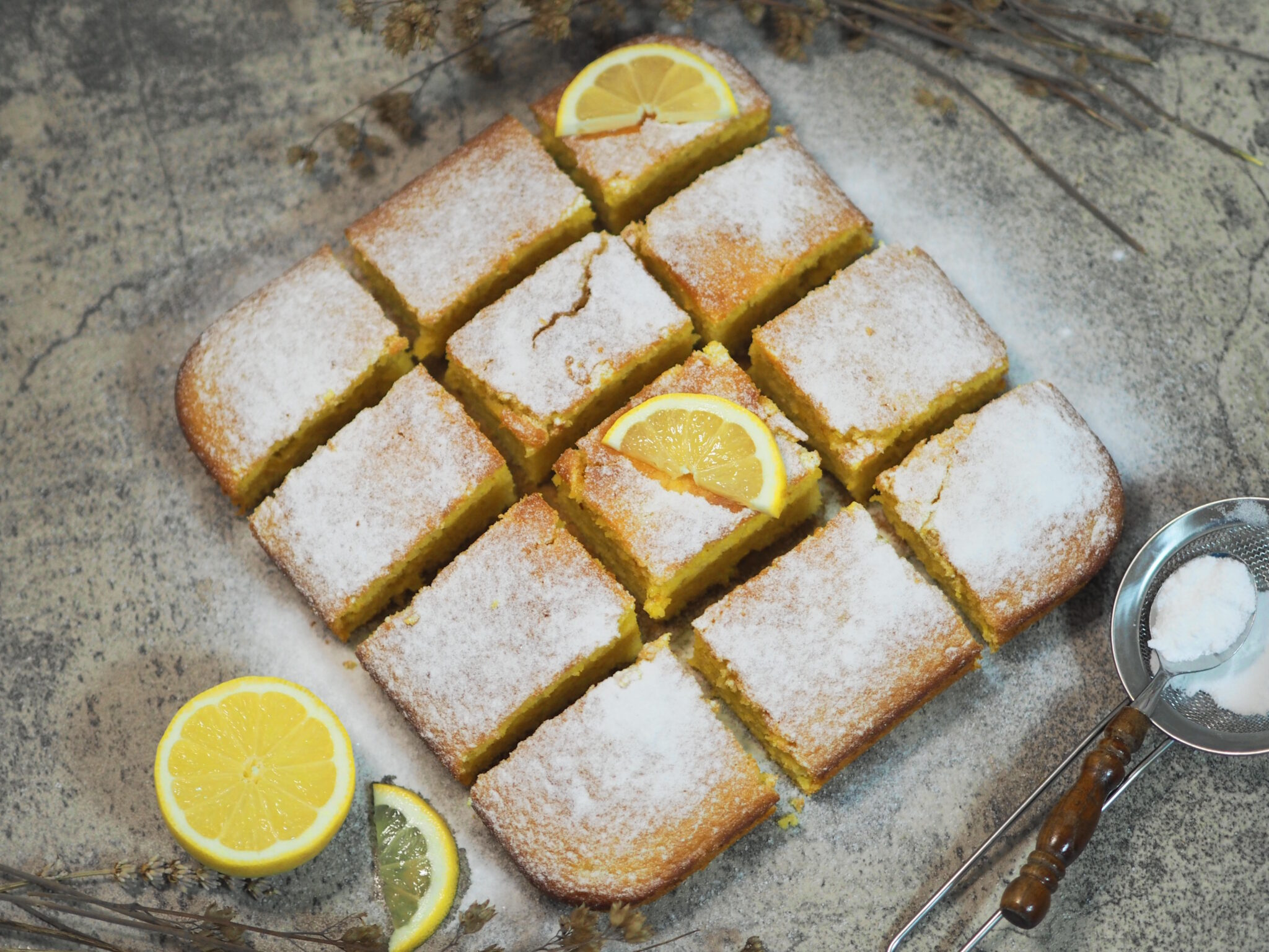 Lemonies I saftig frische Zitronen-Brownies - Nia Latea