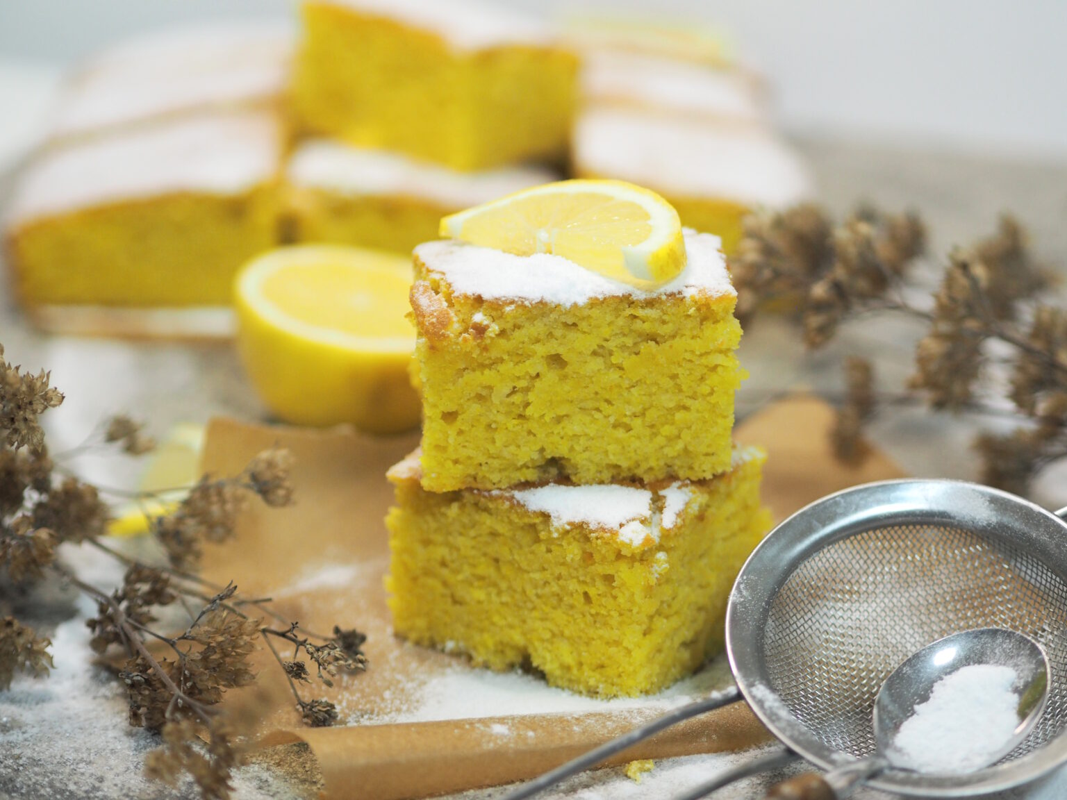Lemonies I saftig frische Zitronen-Brownies - Nia Latea